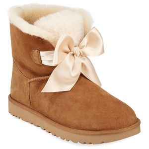 Women Front Lace Up Ugg Boots on Poshmark